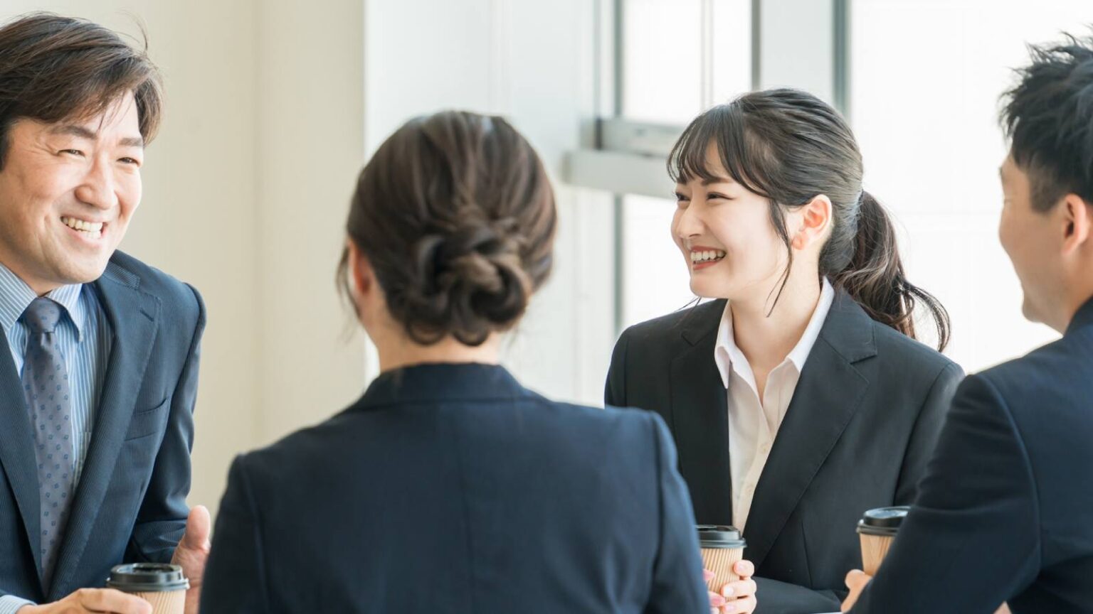 OLの世界：意味、役割と現代社会における影響｜JobJob - 人事・採用のための情報メディア